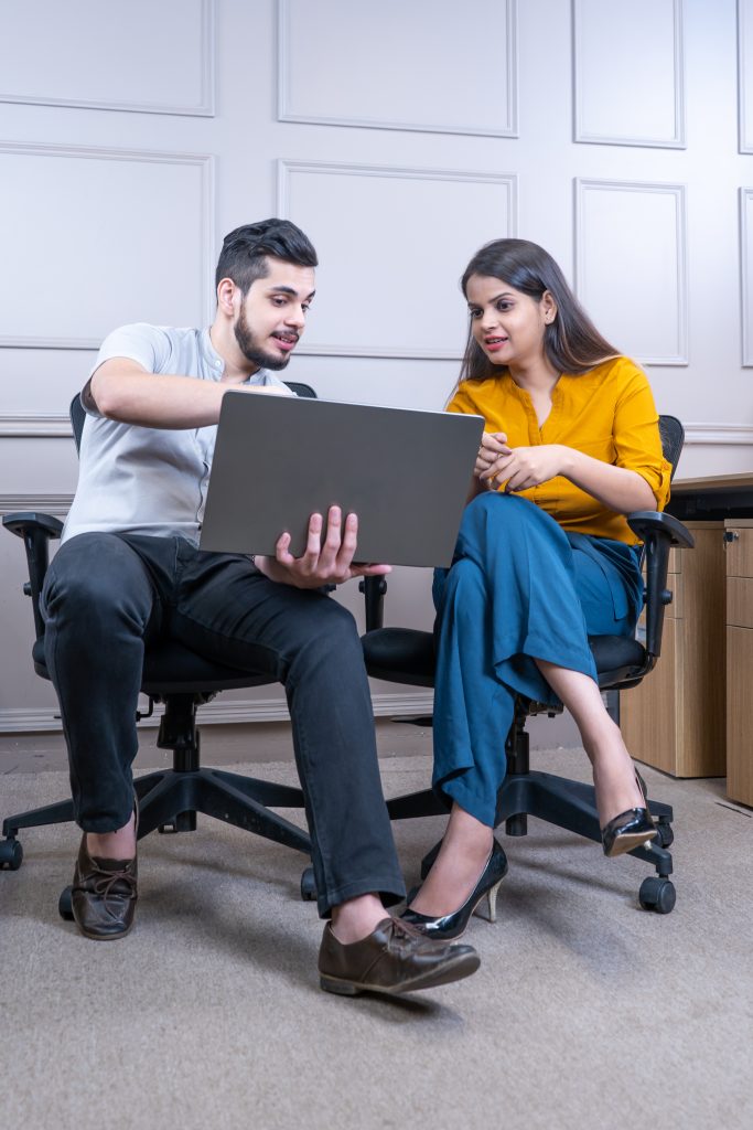 Boy explaining to girl - PixaHive