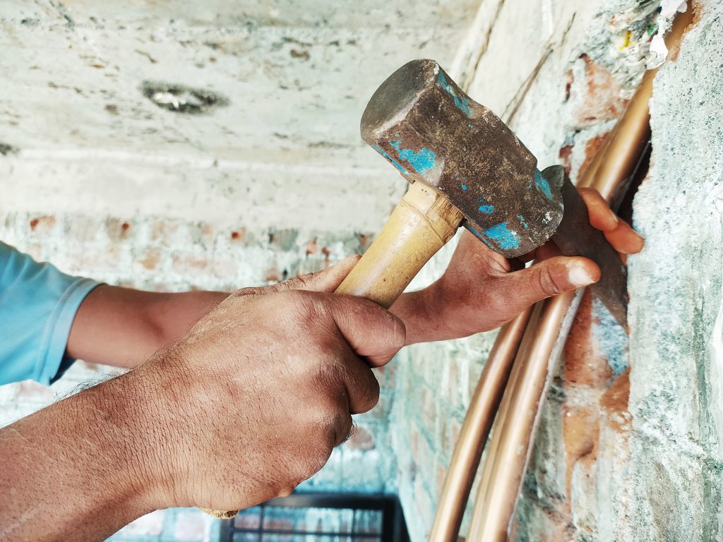 Chisel and hammer - PixaHive