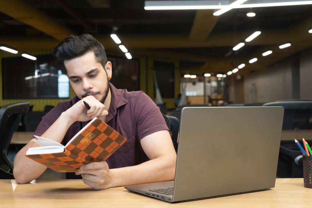 Employee reading notes - PixaHive