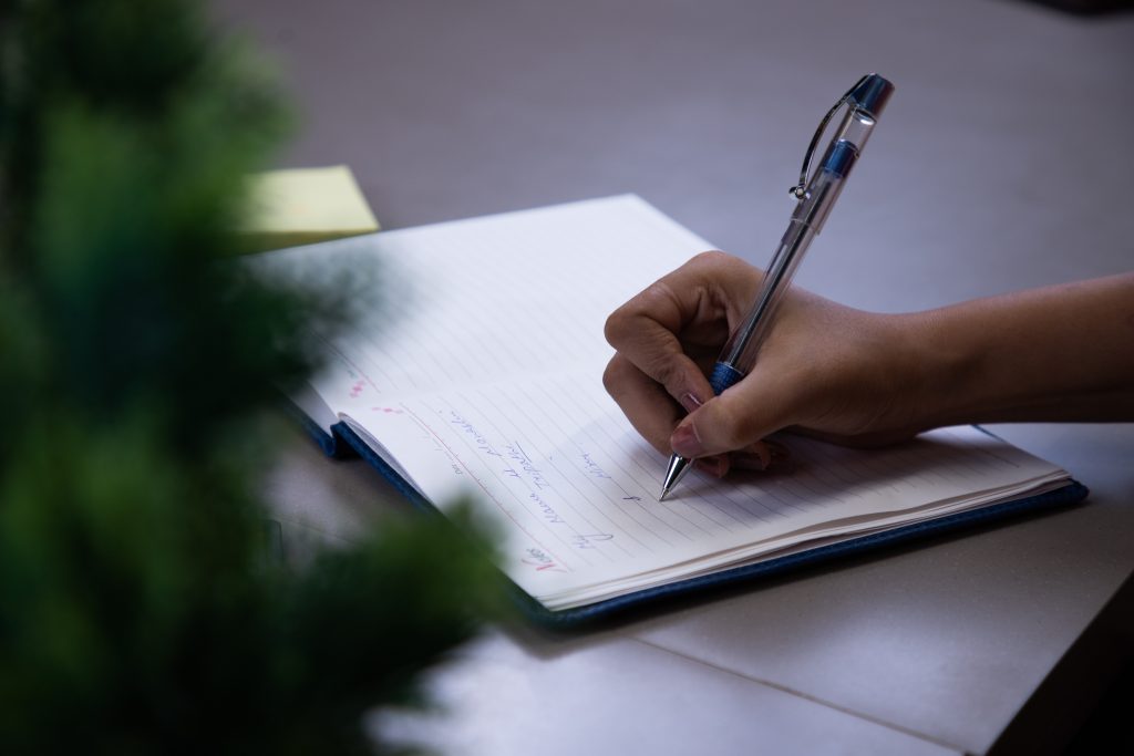 Employee taking notes - PixaHive