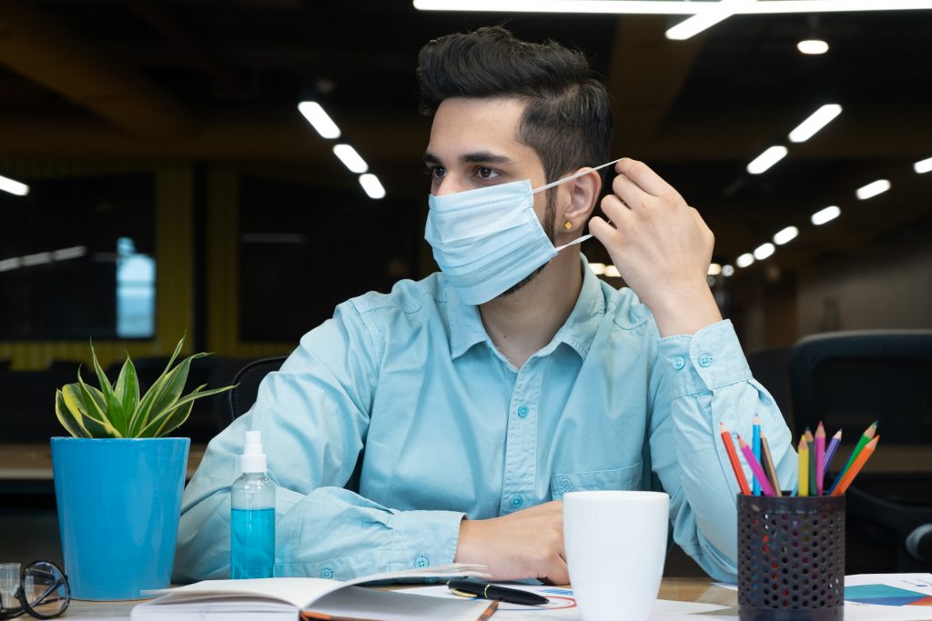 Employee wearing mask - PixaHive