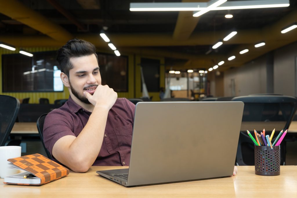 Happy employee working on laptop - PixaHive