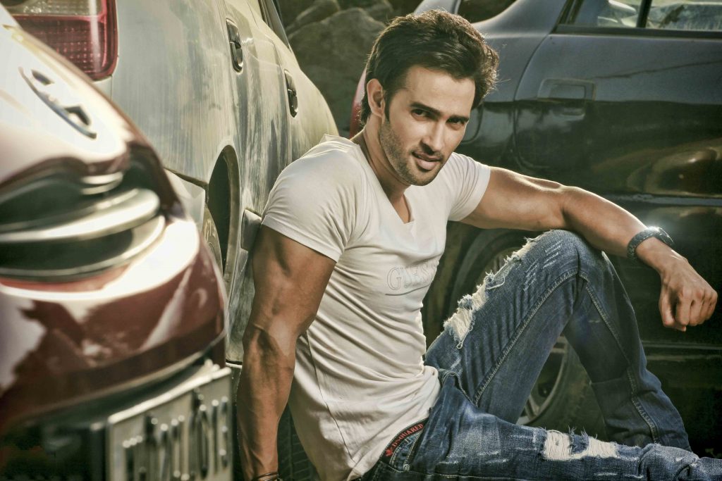 Man fitness pose - PixaHive