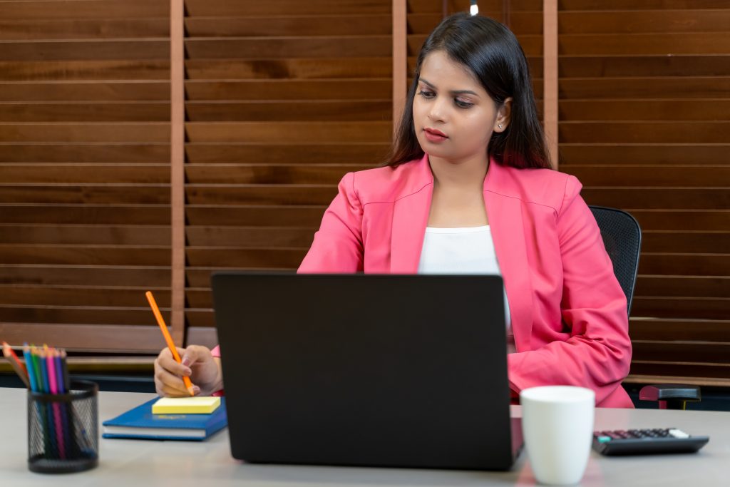 Manager taking notes - PixaHive