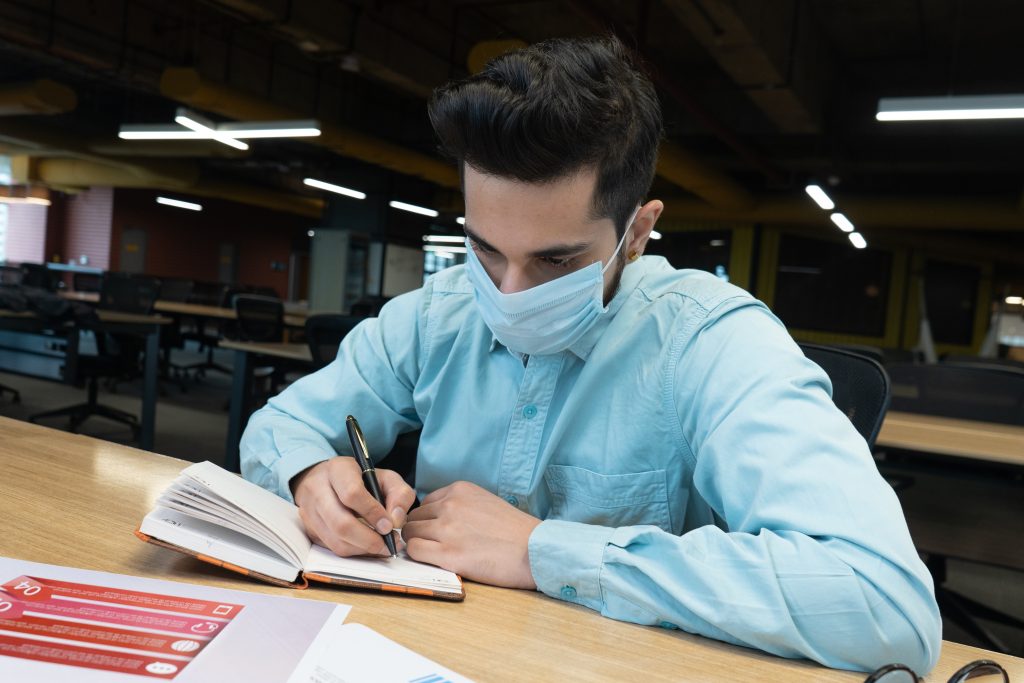 Manager writing down plans - PixaHive