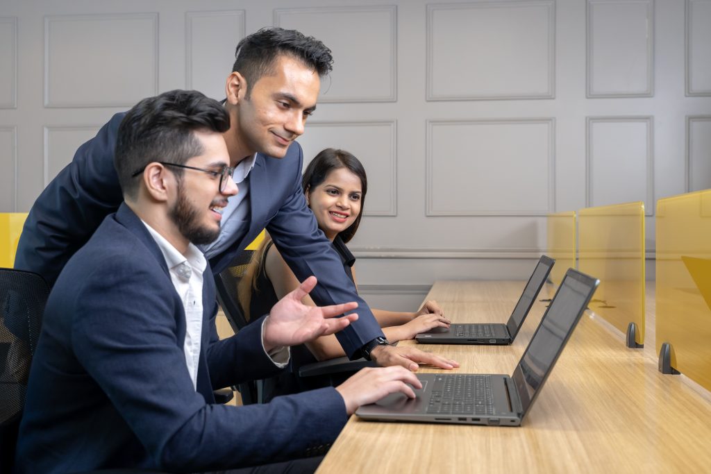 Office people smiling - PixaHive