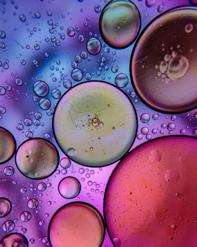 Oil Making patterns on water - PixaHive