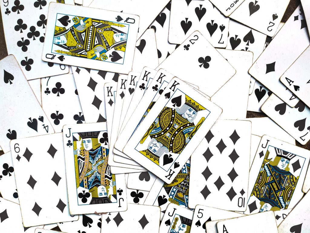 Scattered playing cards - PixaHive
