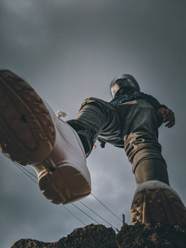 Stepping down - PixaHive