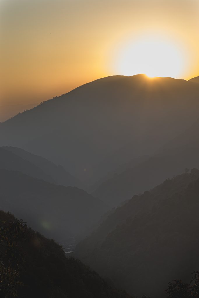 Sun and hazy valley - PixaHive