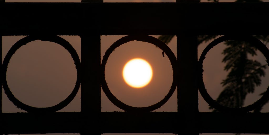 Sunset through a ring - PixaHive