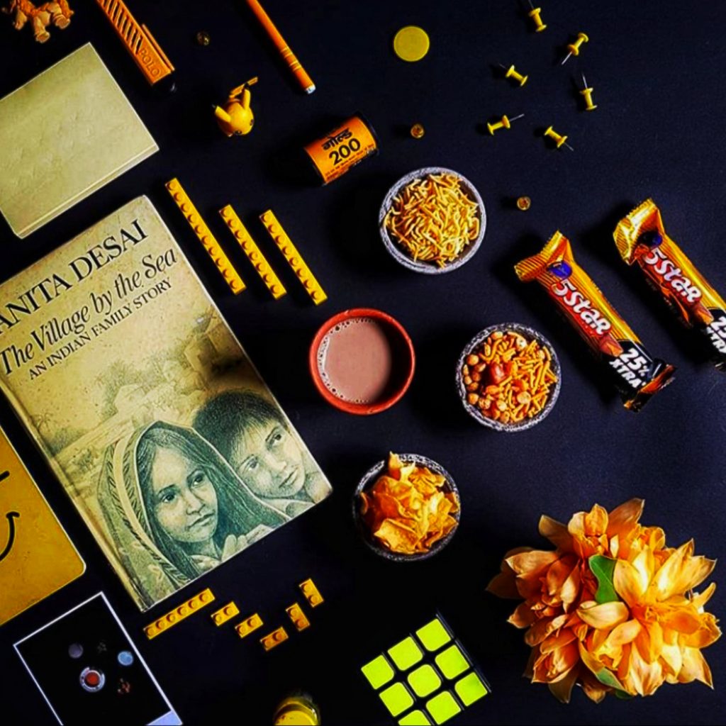 Things on a table - PixaHive