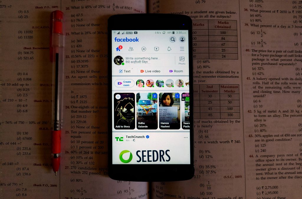 Using Facebook while studying - PixaHive