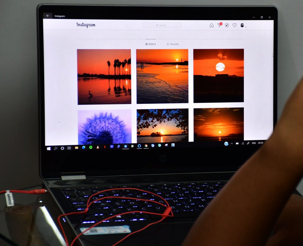 Using Instagram - PixaHive