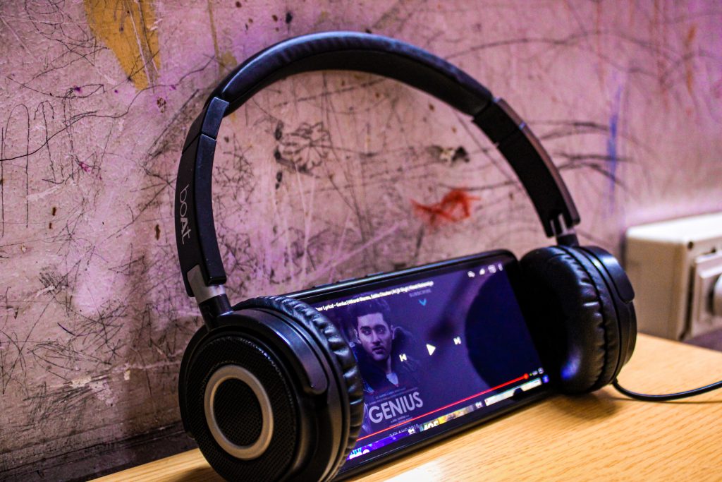 Watching videos on YouTube - PixaHive