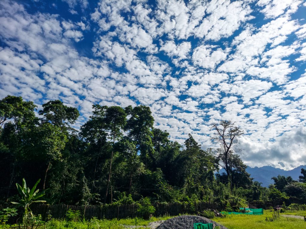 White clouds and blue sky - PixaHive