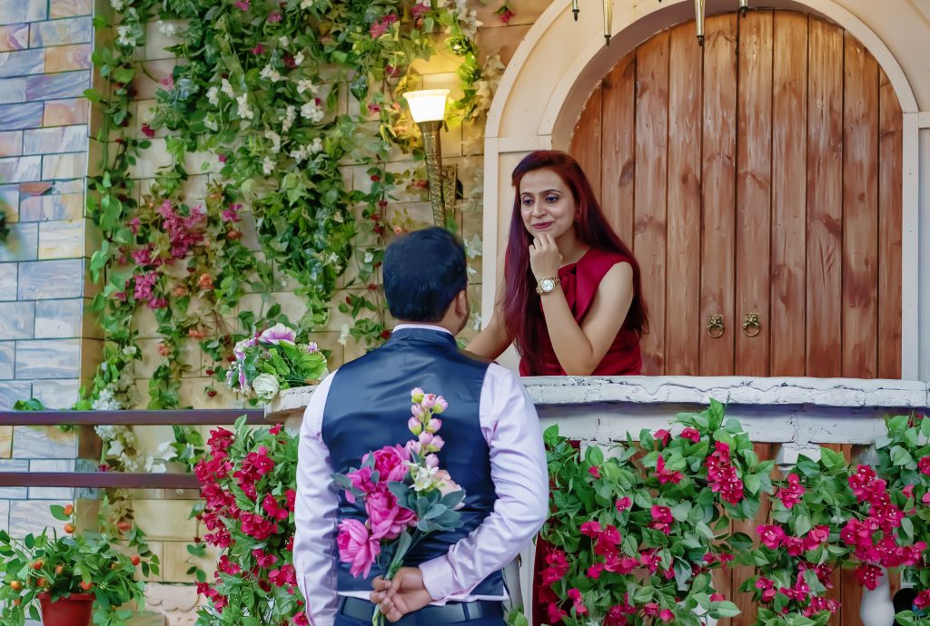 A boy proposing to a girl - PixaHive