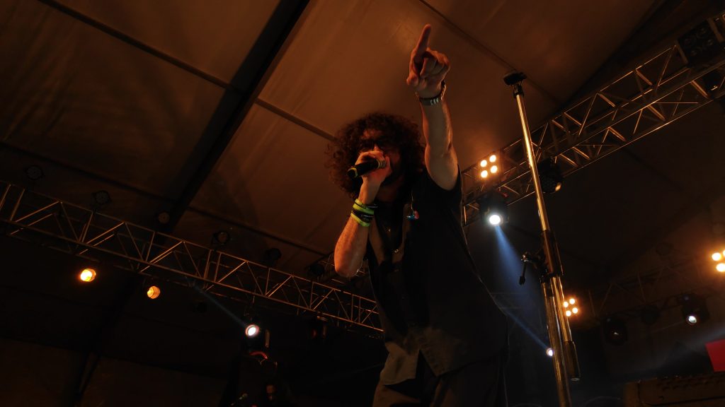 An artist perfoming - PixaHive