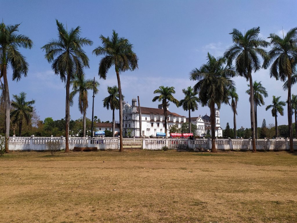 A building around palm trees - PixaHive