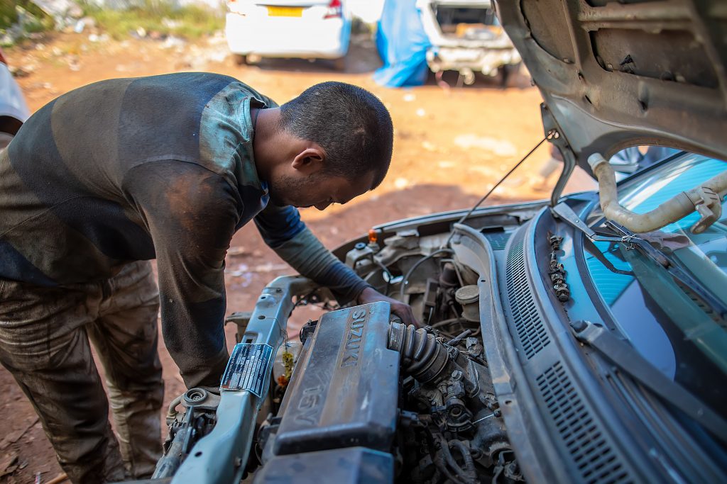 A mechanic repairing a car - PixaHive