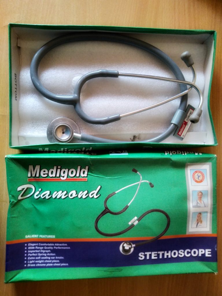 A medigold diamond stethoscope - PixaHive