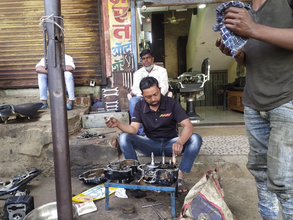 A motor mechanic shop - PixaHive