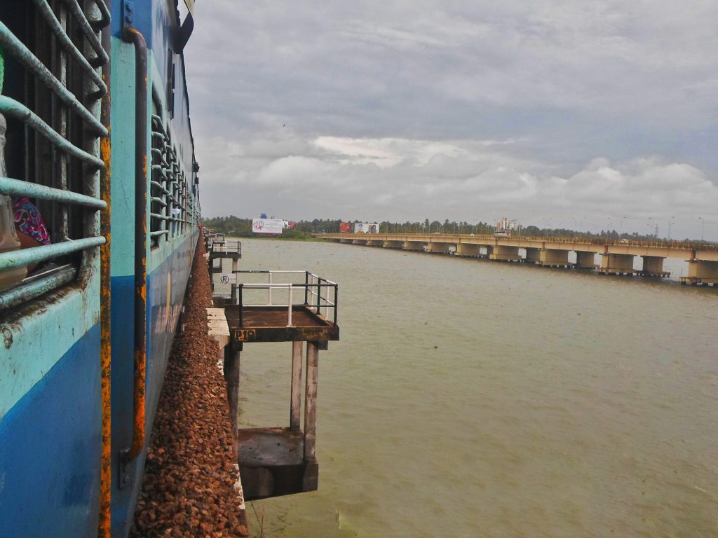 A train on a bridge - PixaHive