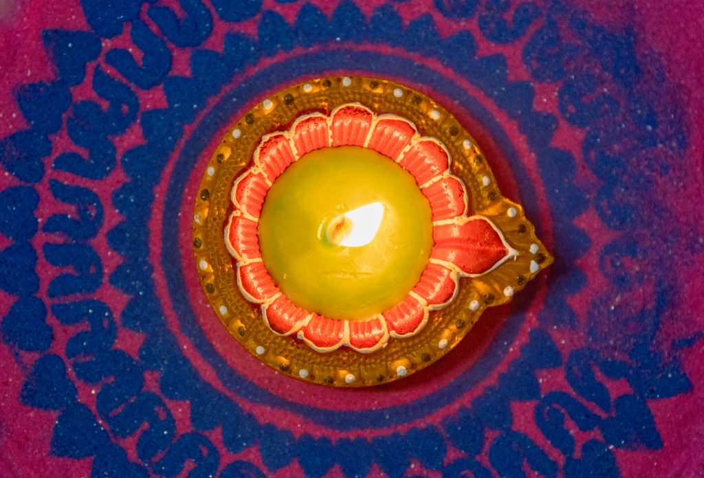 An oil lamp between a color design - PixaHive