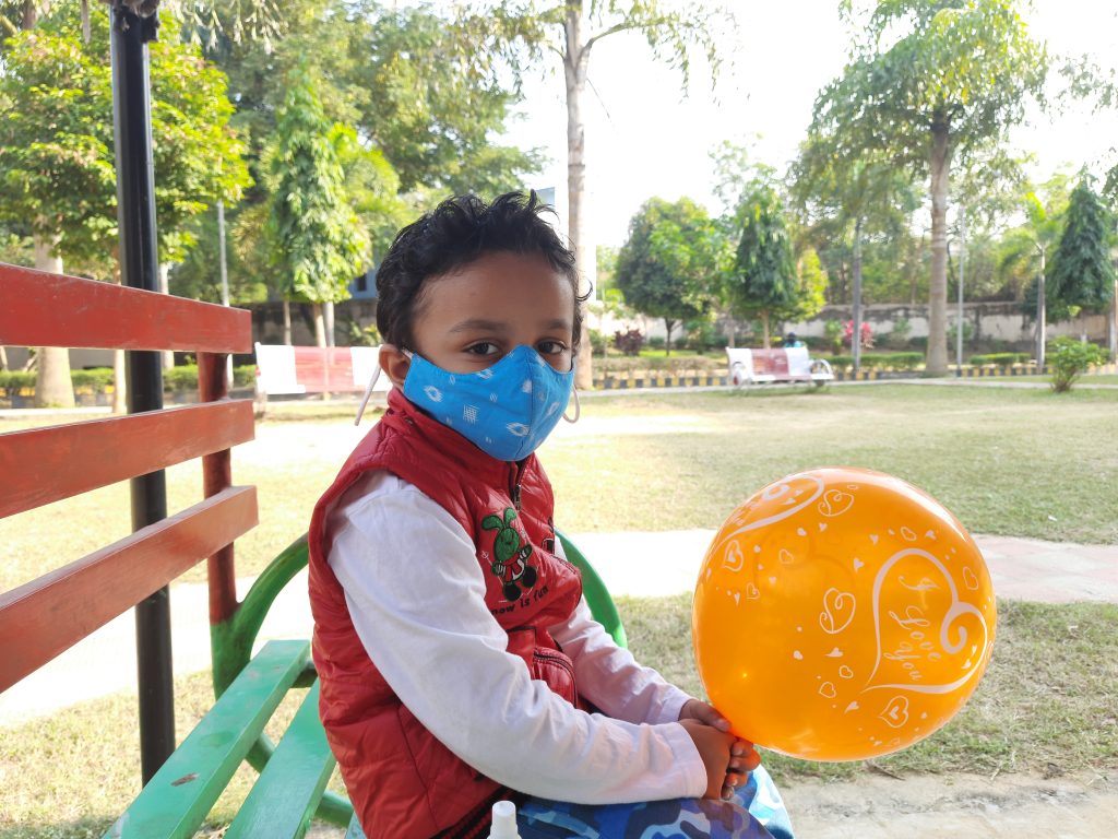 A little boy with balloon - PixaHive