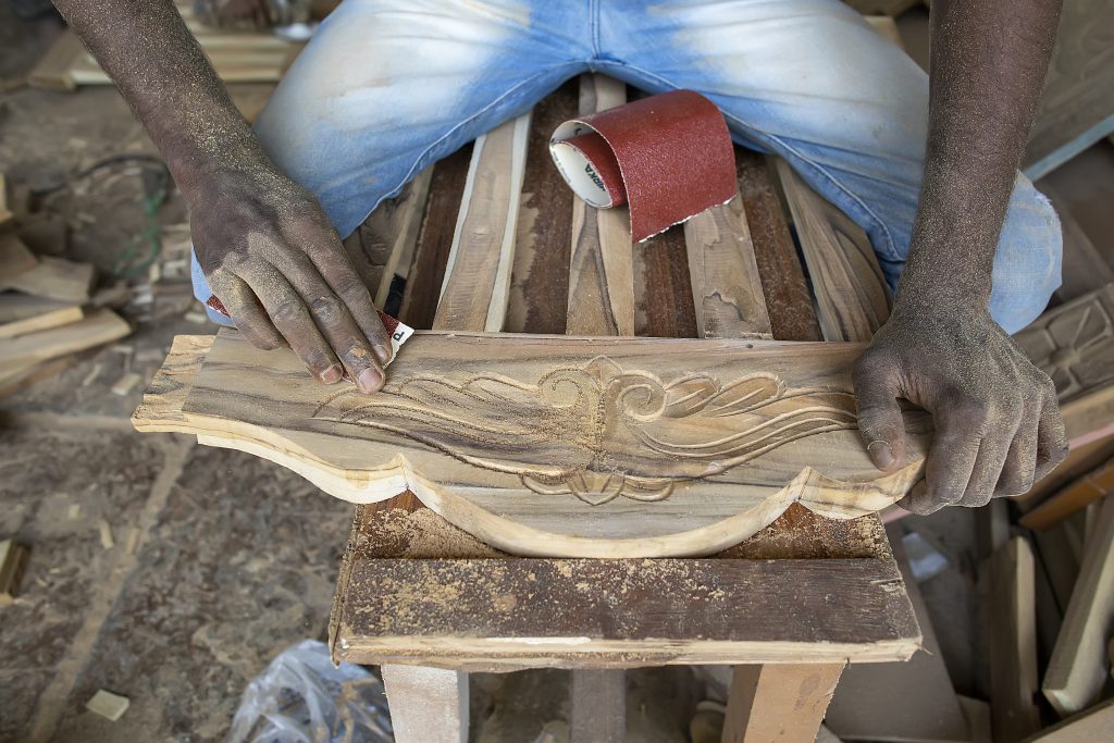 Carpenter at work - PixaHive