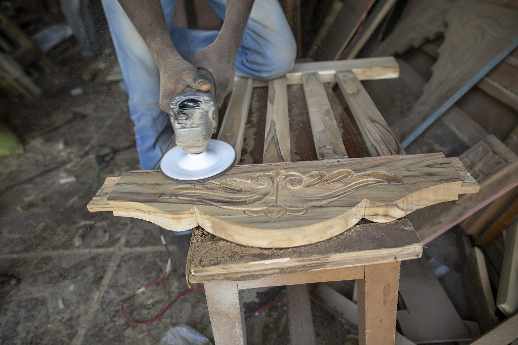 Carpenter at work - PixaHive