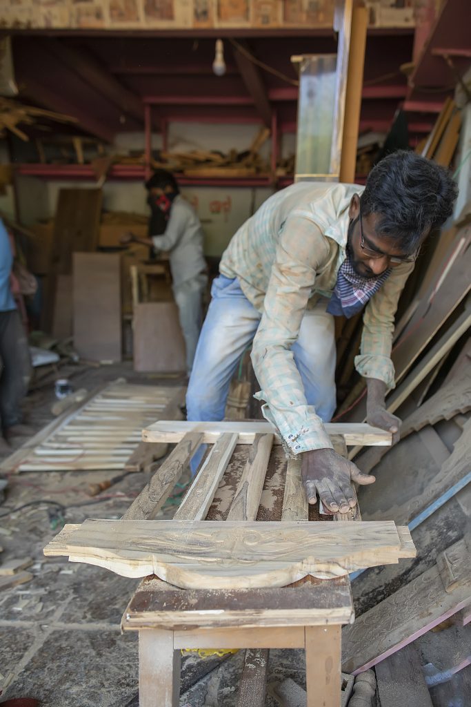 Carpenter on Work - PixaHive