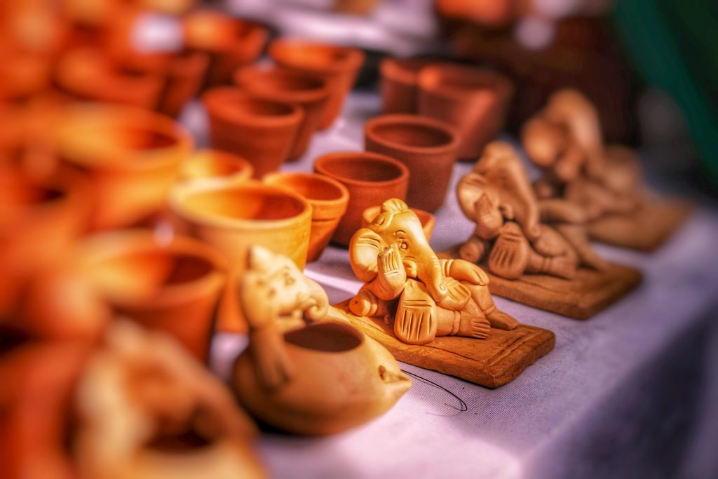 Clay idols and pots - PixaHive