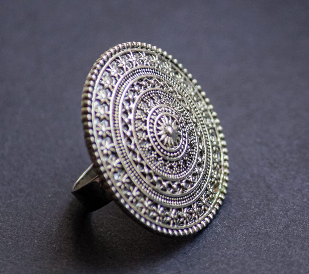 Ethnic female ring - PixaHive