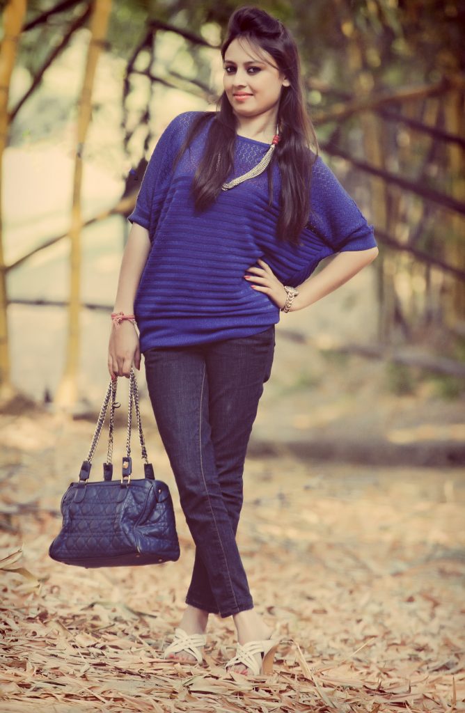 Female model with handbag - PixaHive