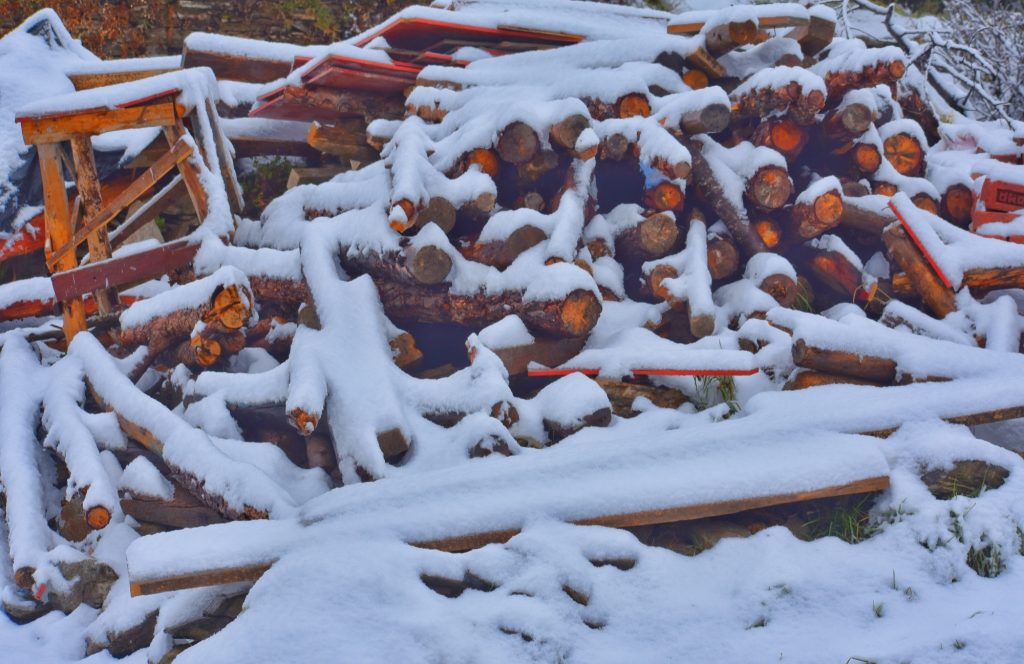 Ice on wooden pieces - PixaHive