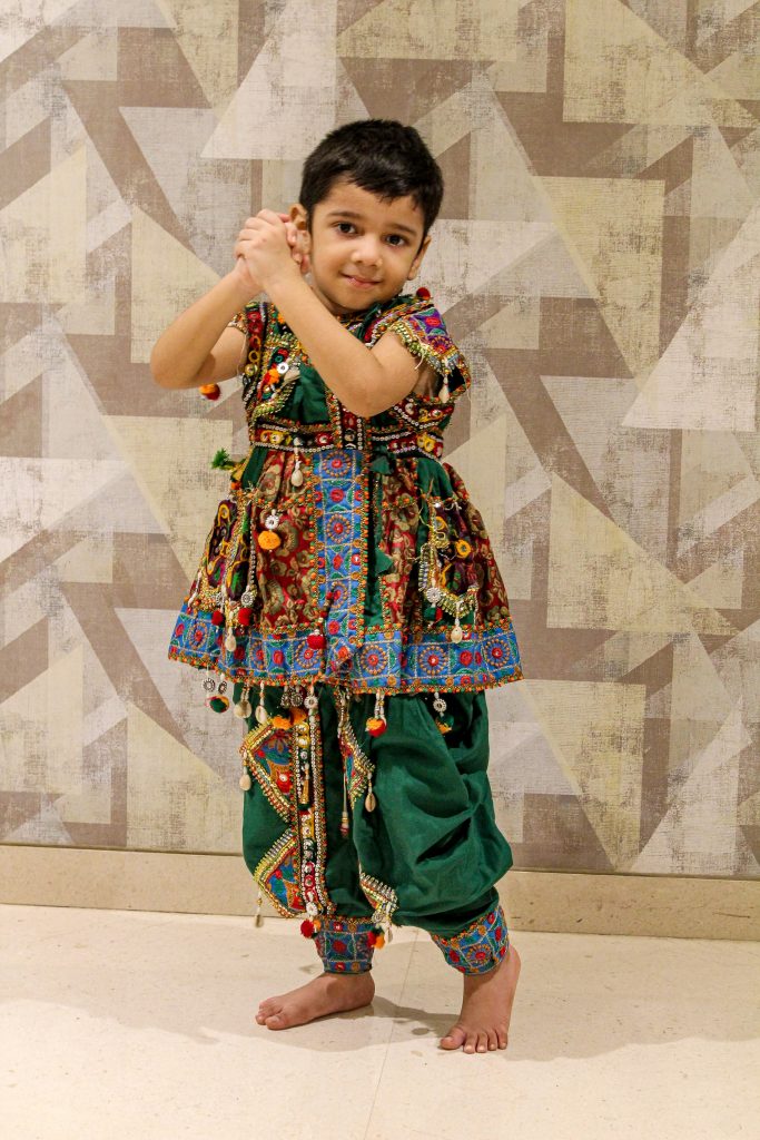 Kid playing garba - PixaHive