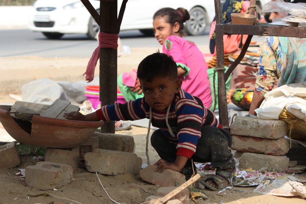 A kid working - PixaHive