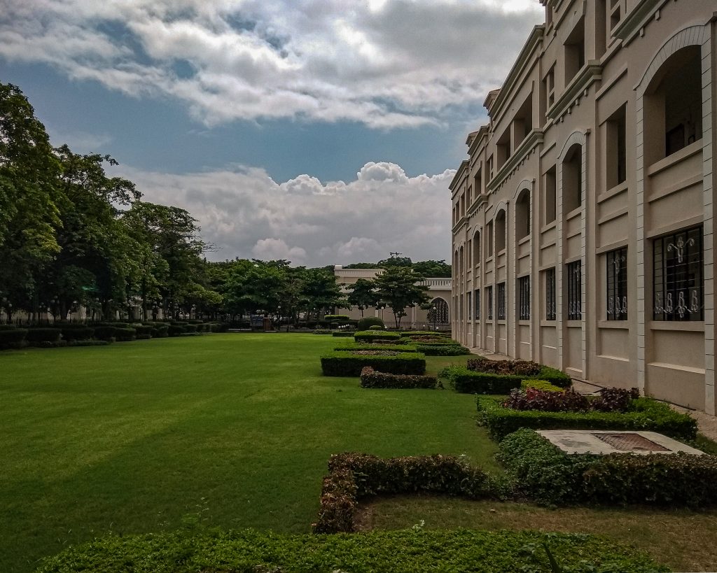 Lawn of a building - PixaHive