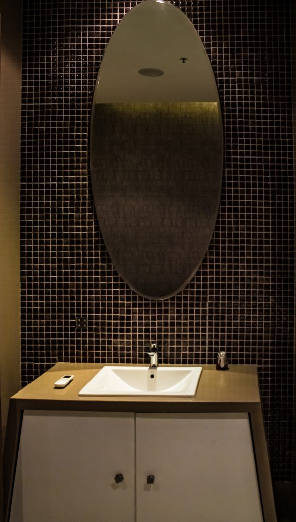 Wash basin and mirror - PixaHive