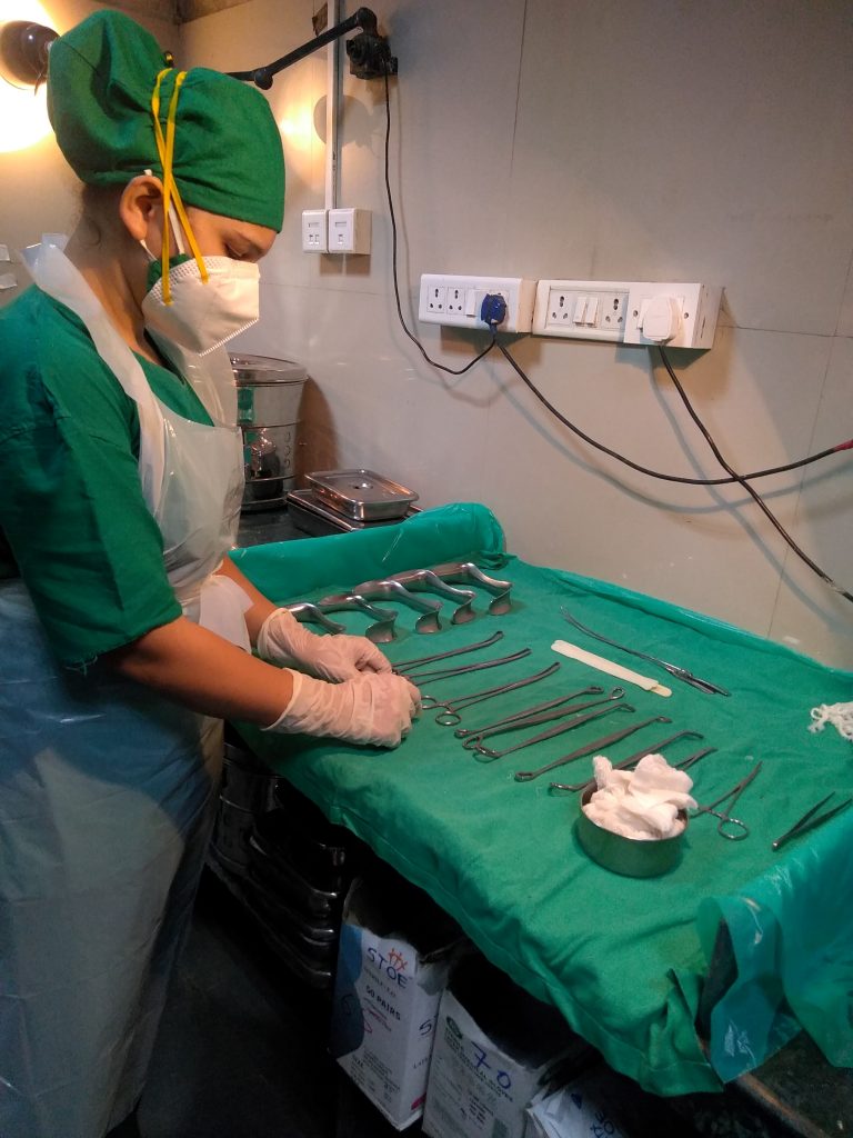 A nurse working in operation theatre - PixaHive
