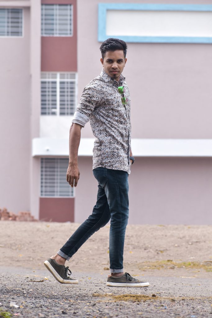 Portrait of a walking boy - PixaHive