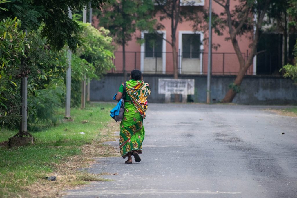 A woman walking alone - PixaHive