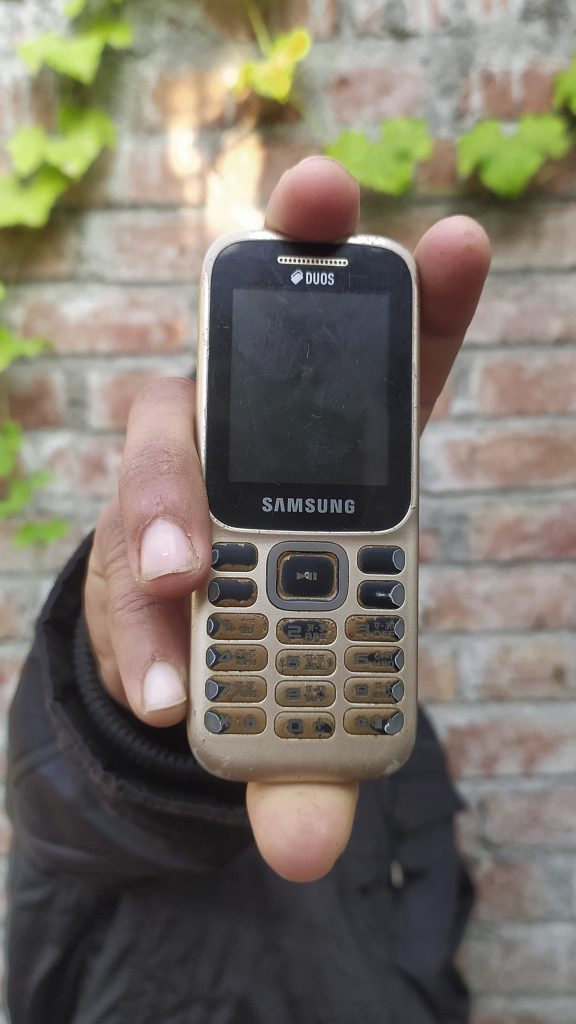 Samsung in hand - PixaHive