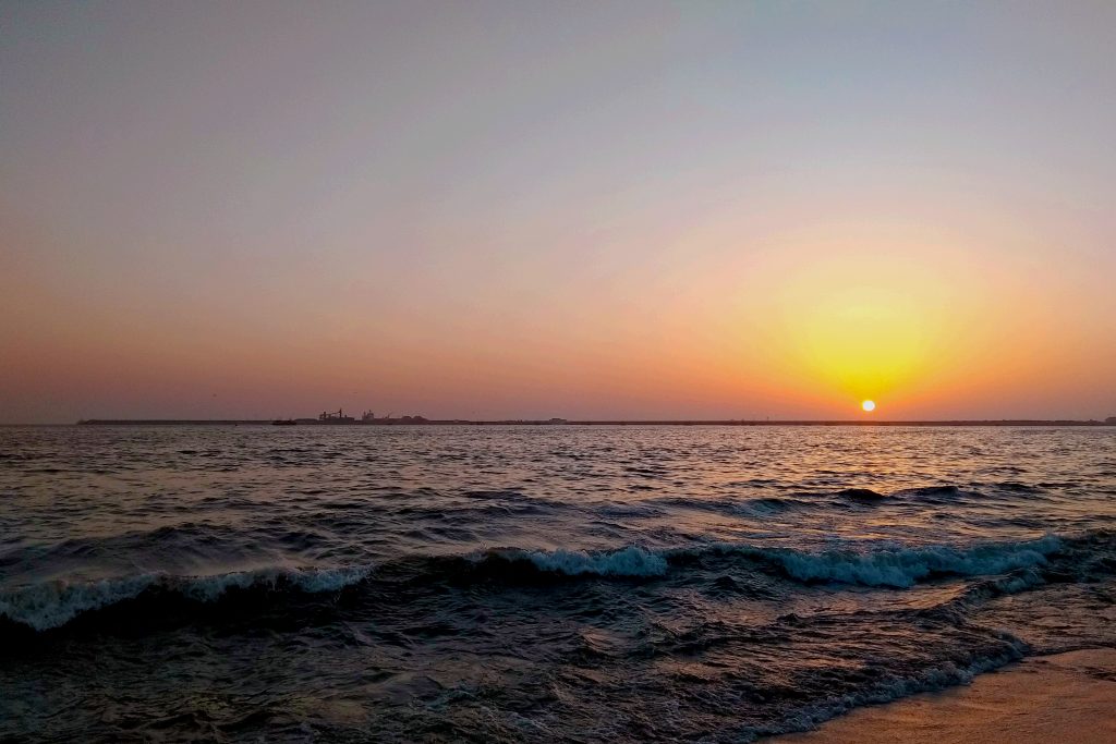 Sunset through a sea - PixaHive