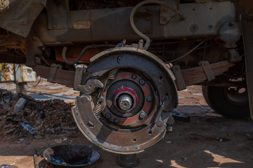 Wheel hub of a truck - PixaHive
