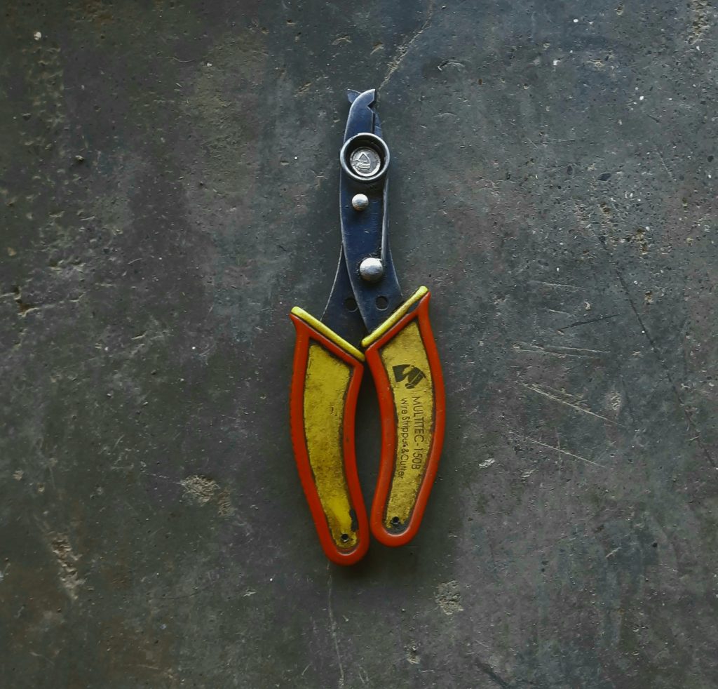 Wire cutter - PixaHive