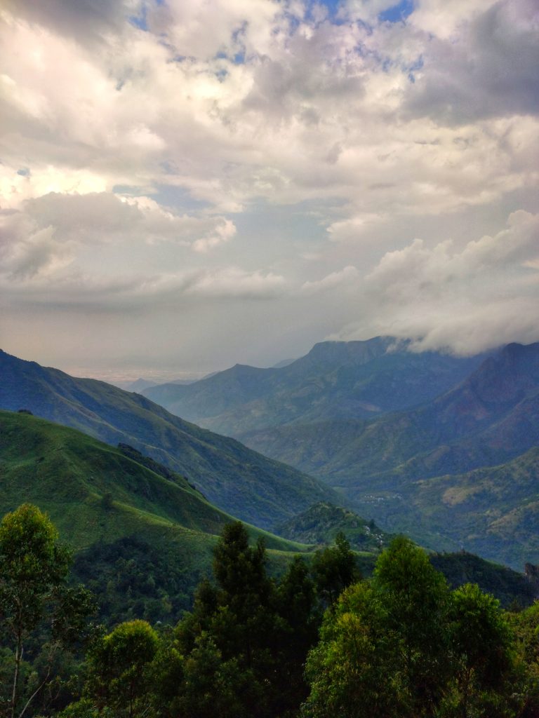 a valley of mountains - PixaHive