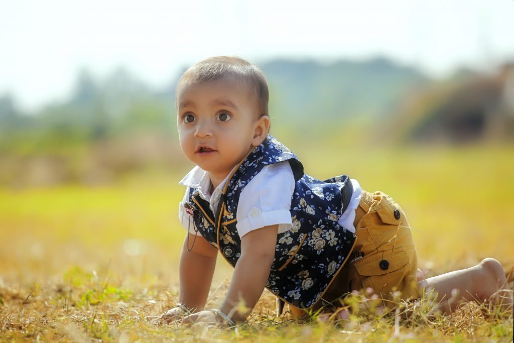 kid crawling - PixaHive