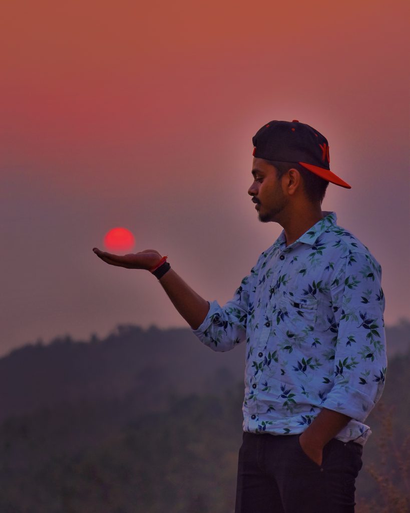 A boy showing sun in hand - PixaHive